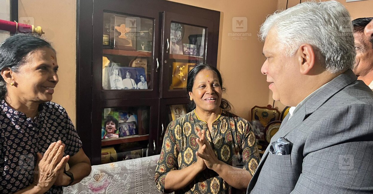 പിറന്നാൾ ദിനത്തിൽ സാനു മാഷിന്റെ വസതിയിലെത്തി ജസ്റ്റിസ് ദേവൻ രാമചന്ദ്ര ...