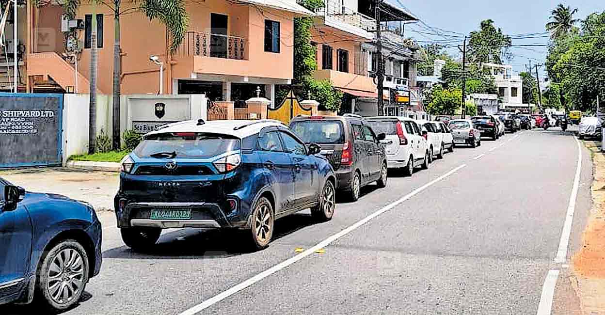 റോ–റോ: പാർക്കിങ്‌ കേന്ദ്രം തുറന്നുനൽകാതെ കോർപറേഷൻ | Vypin Ro-Ro parking issue | Kochi ...