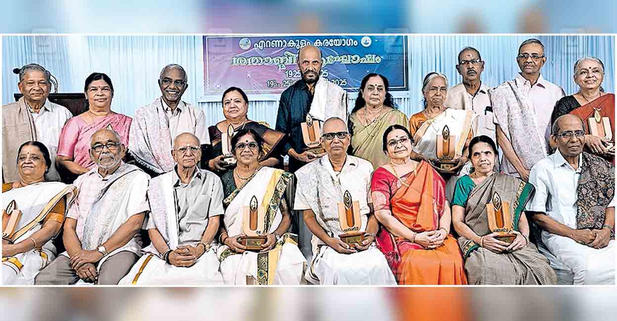 അപൂർവ സംഗമം; ഒത്തുചേർന്നത് 50 വർഷം മുൻപ് ടിഡിഎം ഹാളിൽ വച്ചു വിവാഹിതരായ ...