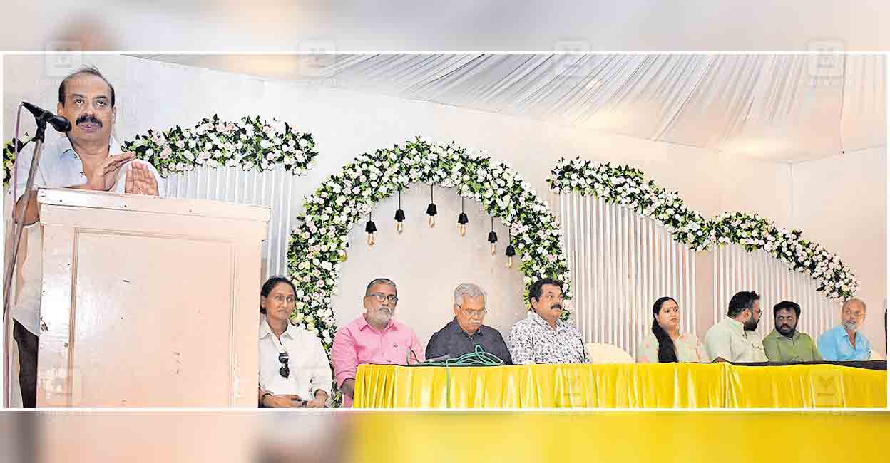 ശ്രീനിവാസന് വിട നൽകി സാംസ്കാരിക ലോകം; ഉള്ളുതൊടുന്ന ഓർമകളുമായി സഹപ്രവ ...