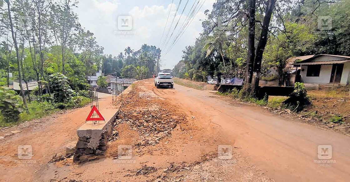 8 കോടി രൂപ ചെലവ്: ഒരു വർഷമായിട്ടും എങ്ങുമെത്താതെ ഗ്രാമീണ ഹൈവേ നിർമാണം ...