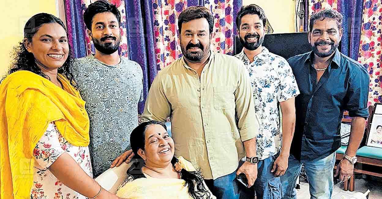 വീണു പരുക്കേറ്റ് വീട്ടിൽ വിശ്രമിക്കുന്ന ഉമ തോമസിനെ മോഹൻലാൽ സന്ദർശിച്ചു | Mohanlal | Uma Thomas ...