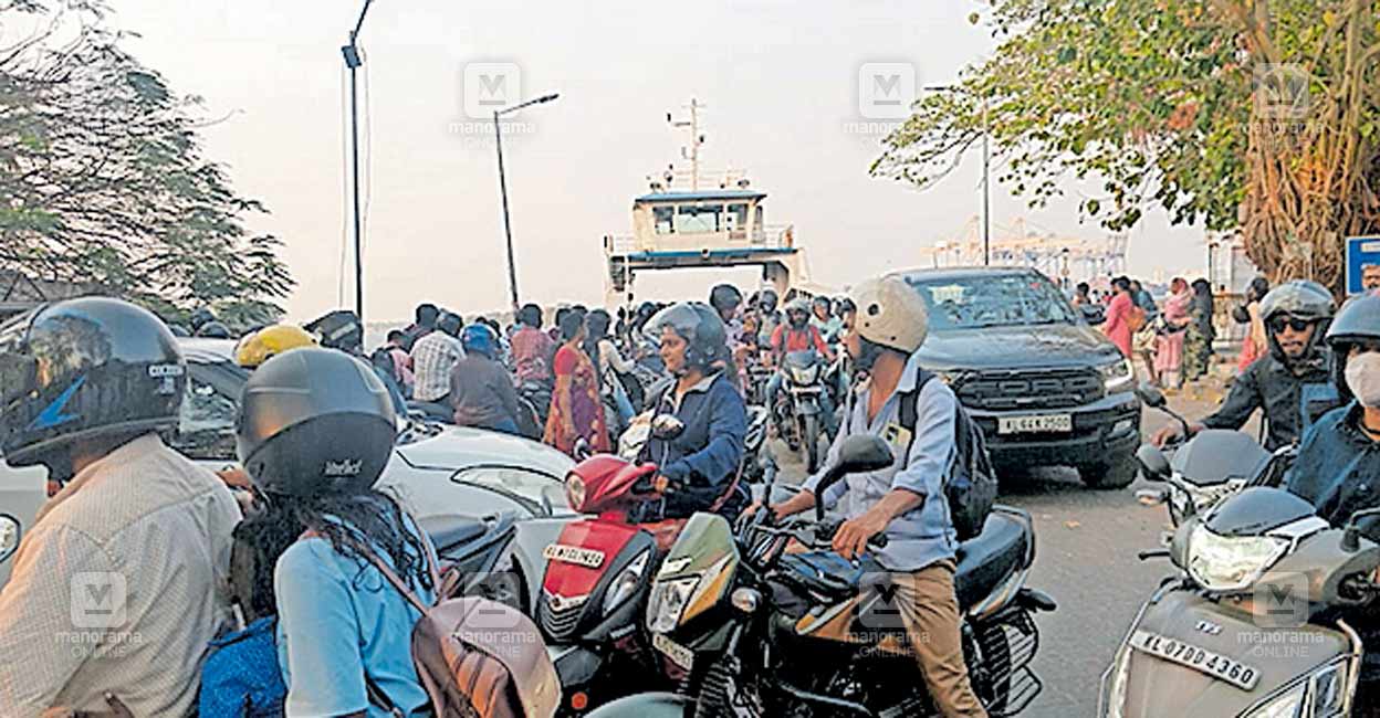 റോ– റോ ജങ്കാർ കേടായിട്ട് 11 ദിവസം; സർവീസ് നടത്തുന്നത് സേതു സാഗർ – 2 ...