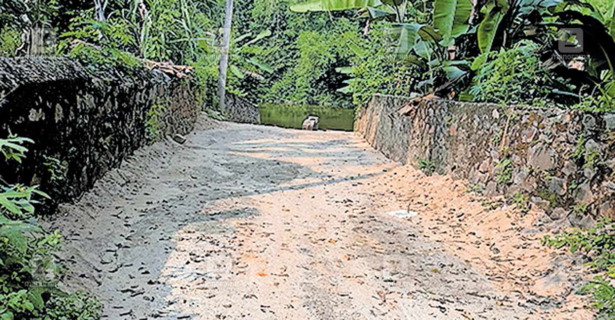 പെരിയാറിൽ നിന്ന് മണൽക്കടത്ത്: മണലുമായി പോയ വാഹനം പിടികൂടി | Alangad ...