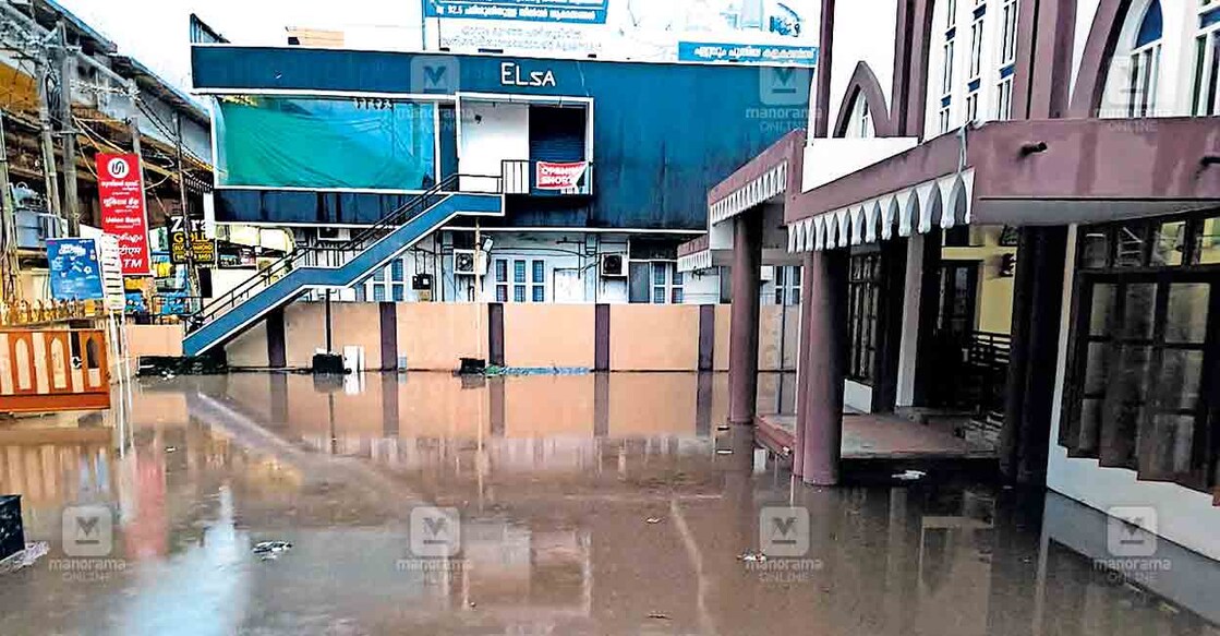 അരൂർ–തുറവൂർ ഉയരപ്പാത നിർമാണ മേഖലകളിൽ വെള്ളക്കെട്ട് രൂക്ഷം | Aroor ...