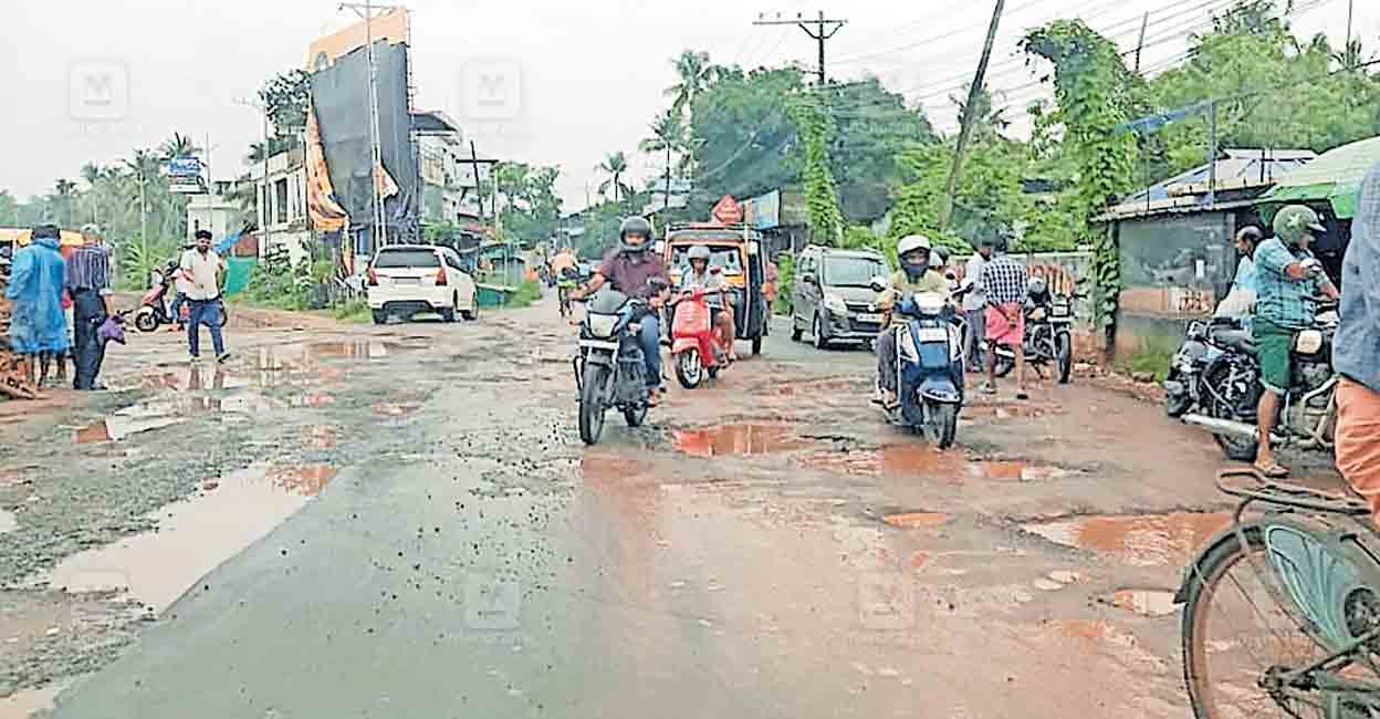 ഇടപ്പള്ളി മുതൽ കൂനമ്മാവ് വരെ കുണ്ടും കുഴിയു‌ം; മണിക്കൂറുകൾ നീളുന്ന ...