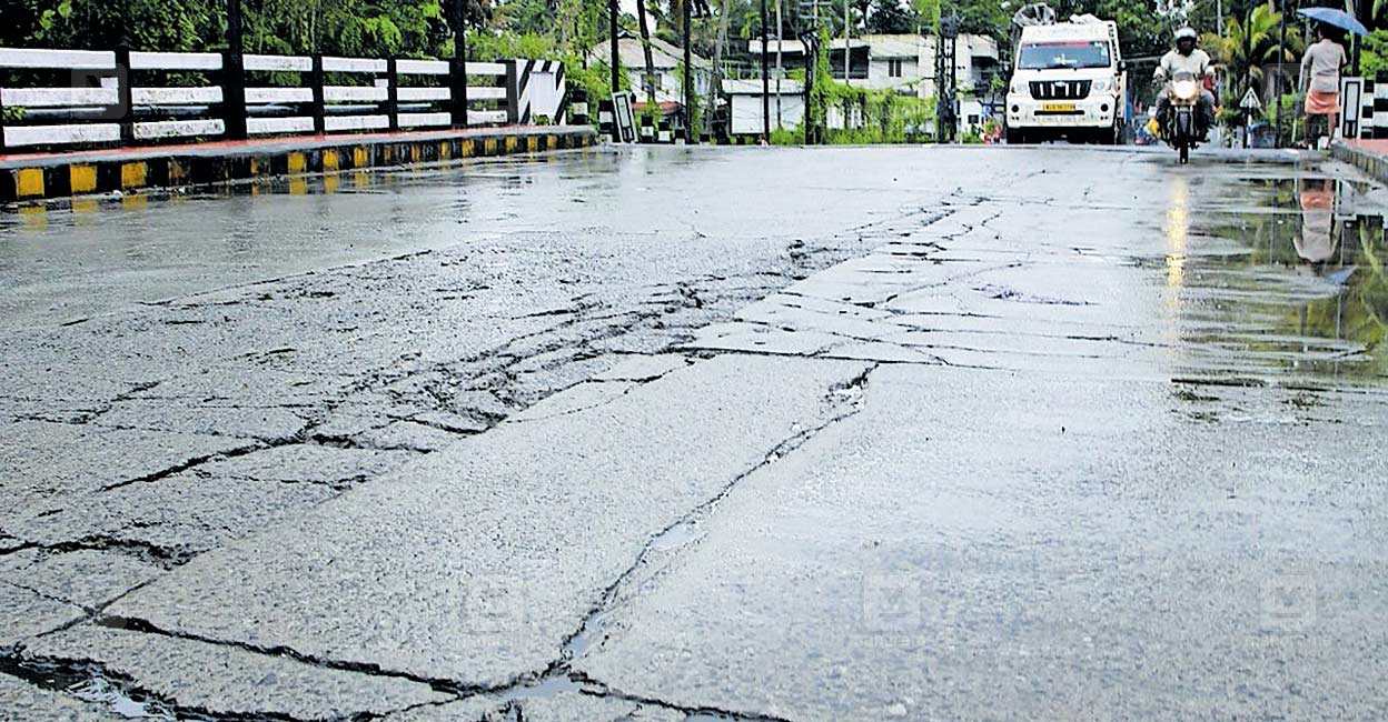 പാലങ്ങളുടെ പ്രതലത്തിൽ വിള്ളലുകൾ; ബലക്ഷയത്തിന് കാരണമാകുമോയെന്ന് ആശങ്ക ...