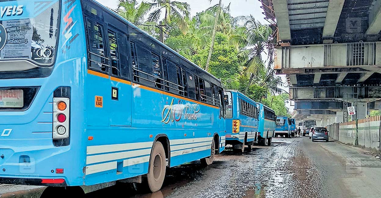 ബസുകൾ പാർക്ക് ചെയ്യാൻ ഇടമില്ലാതെ അരൂർ | Aroor | Kochi | Cherthala | Bus ...