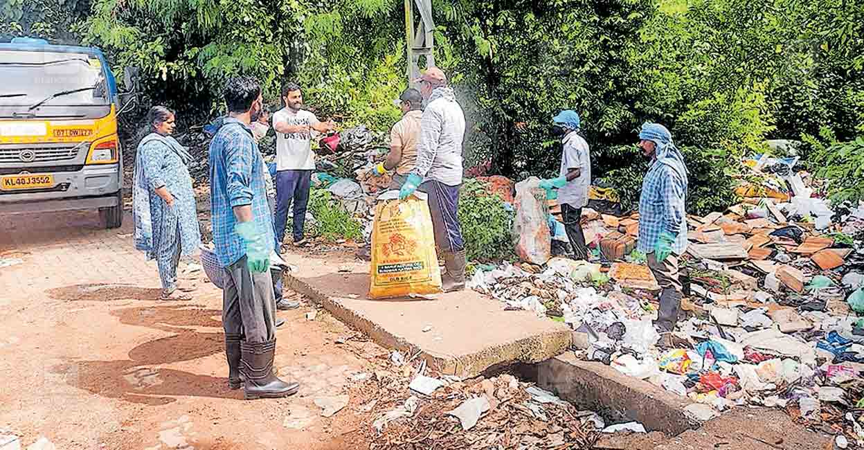 എച്ച്എംടി ,സീപോർട്ട് എയർപോർട്ട് റോഡിൽ ‘മാസ് ക്ലീനിങ്’ | Kalamassery ...