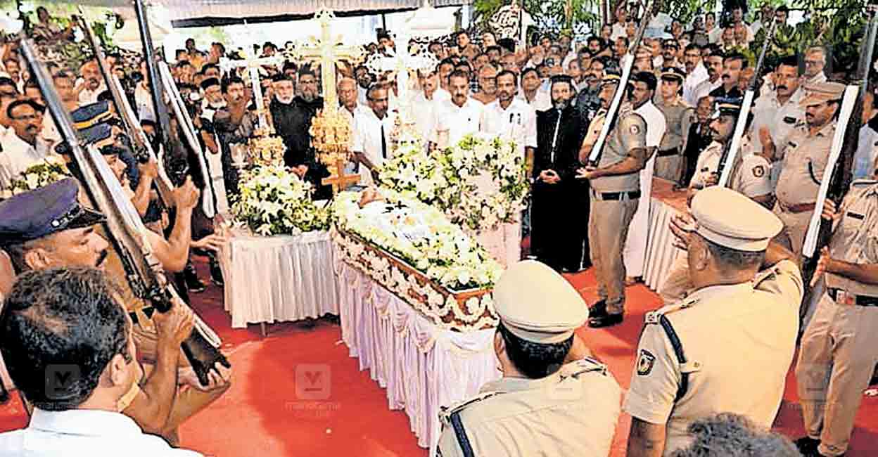 പി.പി. തങ്കച്ചന് യാത്രാമൊഴി; വൻ ജനാവലിയുടെ സാന്നിധ്യത്തിൽ അകപ്പറമ്പ് ...