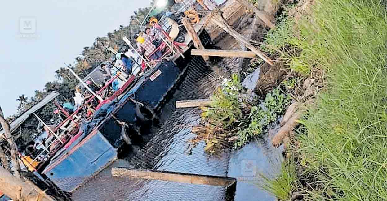 കോതാട് - ചേന്നൂർ ഫെറിക്കു സമീപം: തീരസംരക്ഷണ ഭിത്തി തകർന്നു | Varappuzha ...