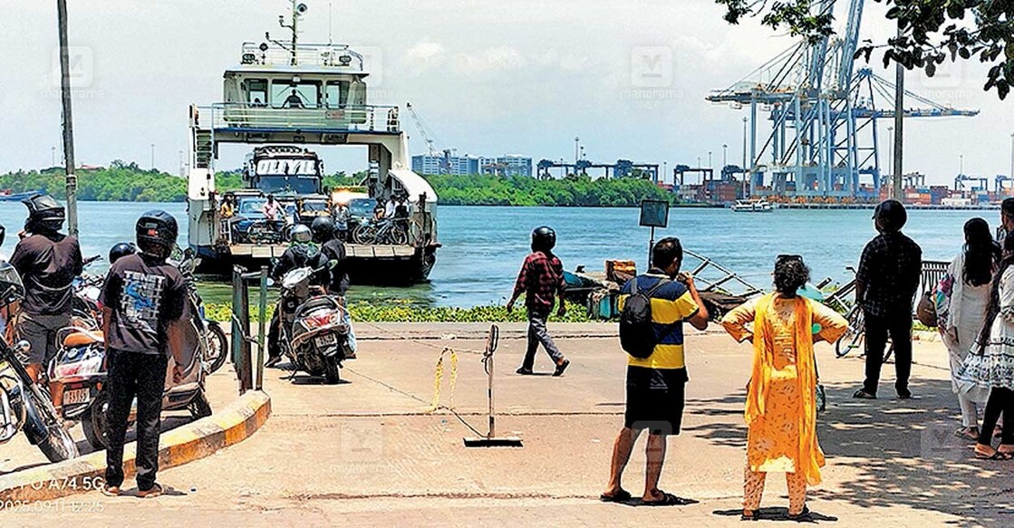 ഫോർട്ട് കൊച്ചി– വൈപ്പിൻ റോ റോ സർവീസ് വൻ നഷ്ടത്തിൽ; മാർച്ചിൽ സർവീസ് ...