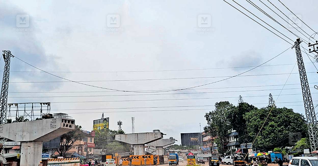 അരൂർ ഉയരപ്പാത നിർമാണം: 110 കെവി പ്രസരണ ലൈൻ ഉയർത്തുന്ന ജോലി തുടങ്ങി ...