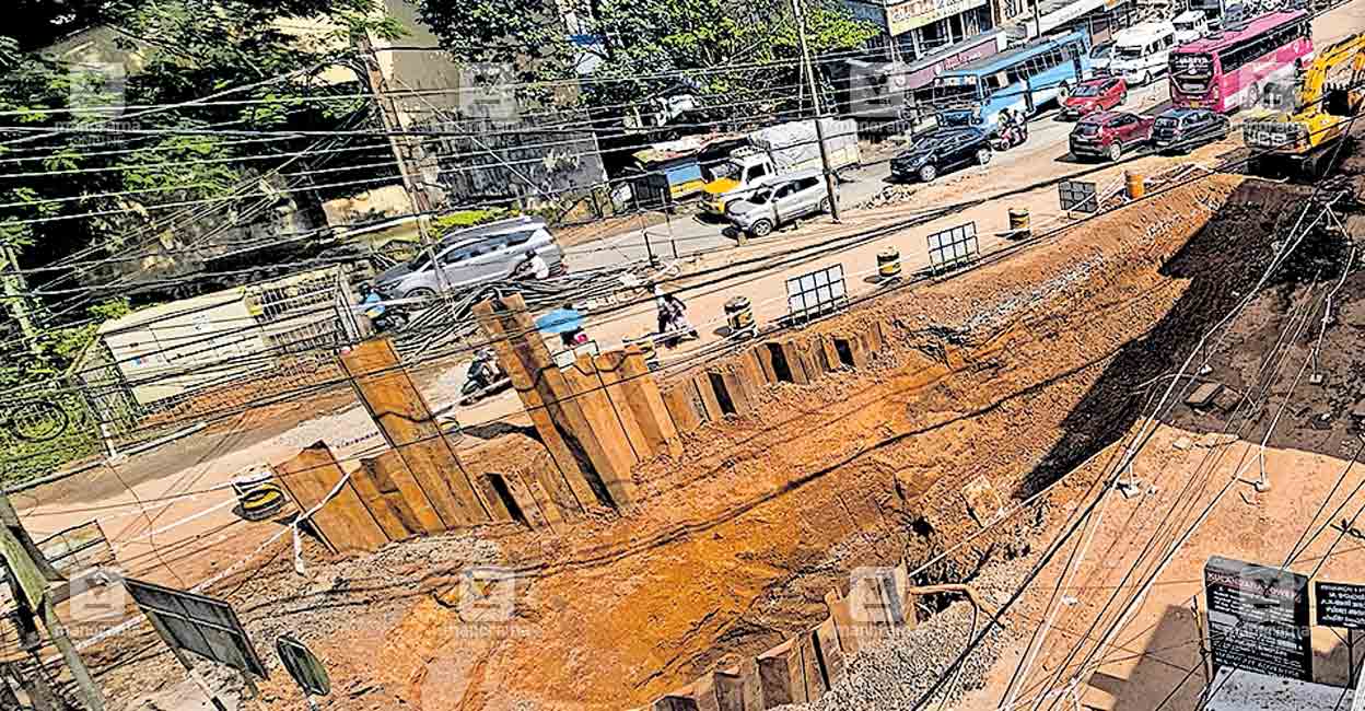 ആരു മൂടും കുഴി; തീരുമാനമായില്ല: മൂവാറ്റുപുഴ ടൗണിലെ ഗതാഗത, വ്യാപാര ...