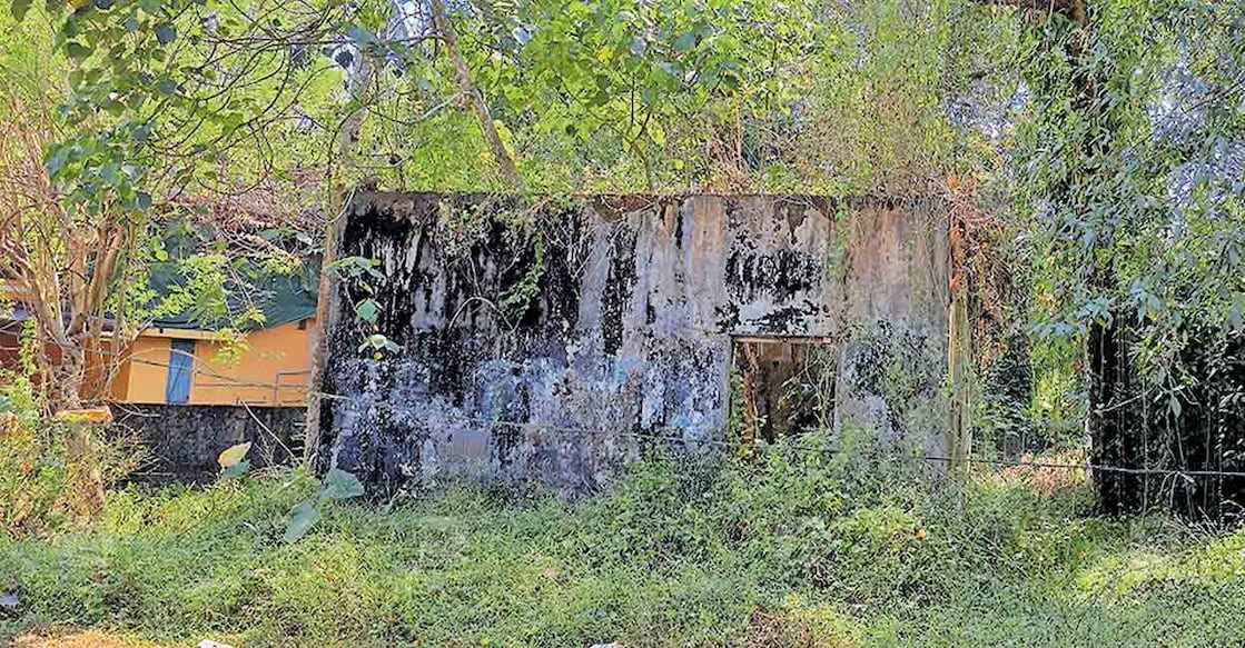 വില്ലേജ് എക്സ്റ്റൻഷൻ ഓഫിസ് കെട്ടിടം: പണിതീരാതെ രണ്ടു പതിറ്റാണ്ട് ...