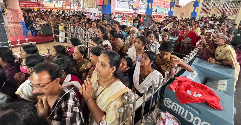 തിരുവൈരാണിക്കുളം നടതുറപ്പ് മഹോത്സവത്തില്‍ ഭക്തജനപ്രവാഹം തുടരുന്നു ...