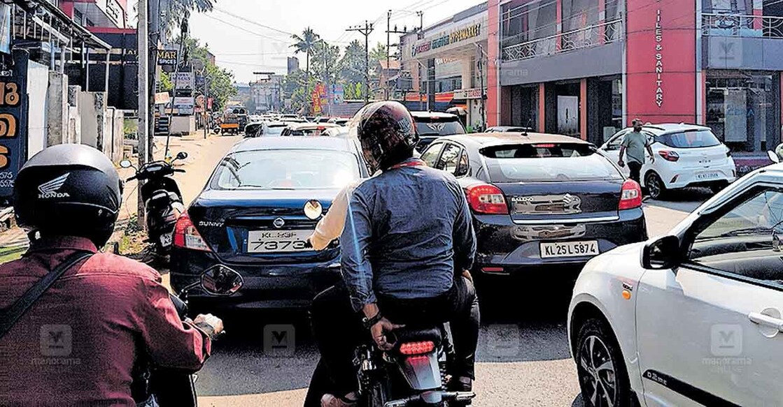 അങ്കമാലി ബൈപാസും കുണ്ടന്നൂർ ബൈപാസും അനിശ്ചിതാവസ്ഥയിൽ; ടൗണുകളി ...