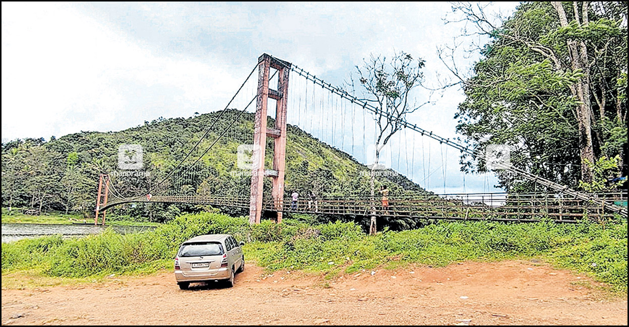 അയ്യപ്പൻകോവിൽ തൂക്കുപാലം, ഫീസ് ഈടാക്കാൻ നീക്കം; പ്രതിഷേധം