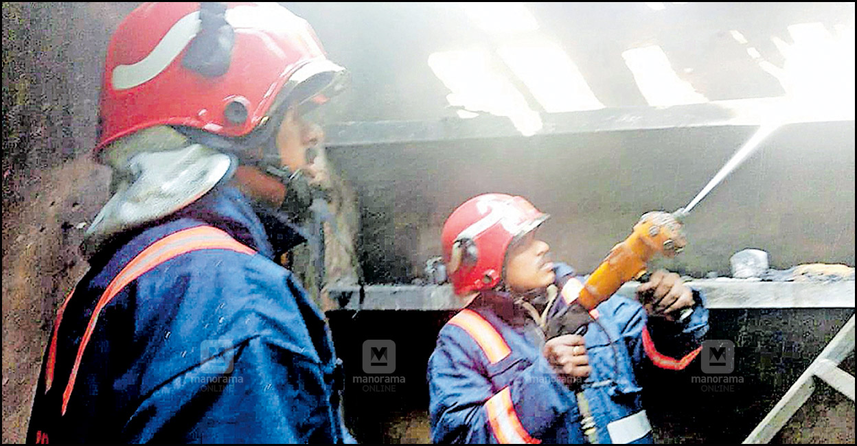 ആൾപ്പാർപ്പില്ലാത്ത വീടിന് തീപിടിച്ചു