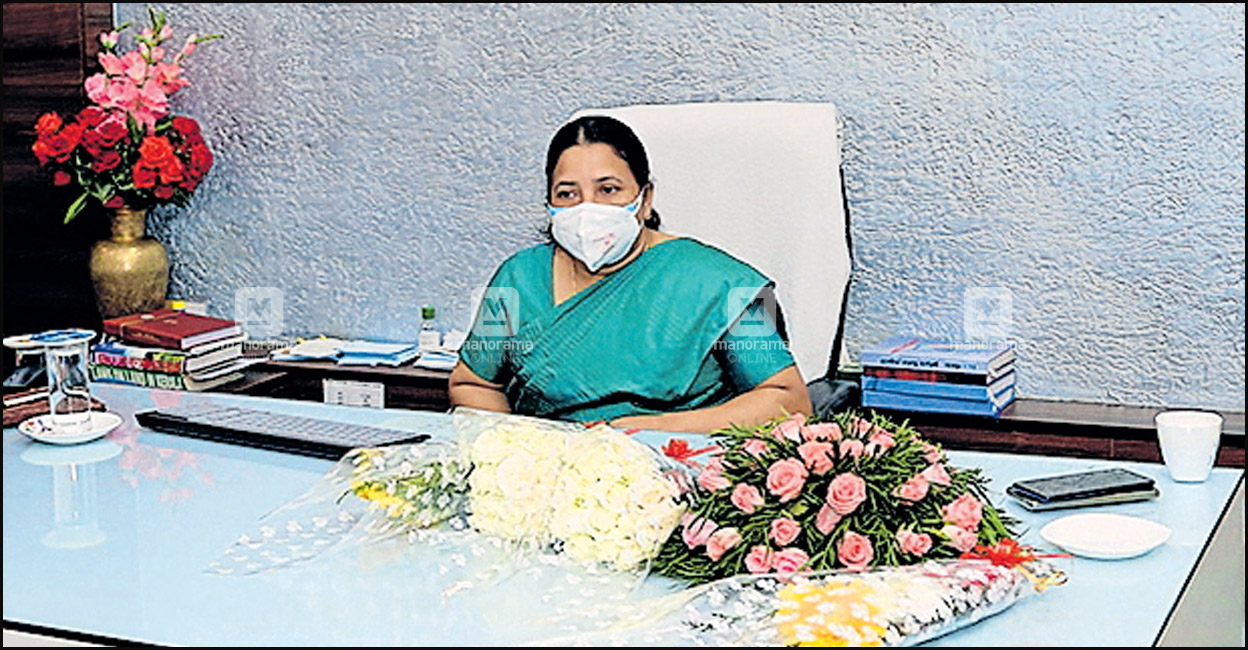 ഇടുക്കിയുടെ ആദ്യ വനിതാ കലക്ടർ ചുമതലയേറ്റു; ജില്ലാ വികസന കമ്മിഷണർ അർജു ...