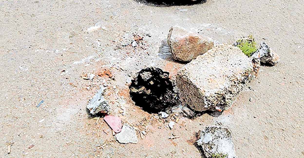 കുഴി സ്വയം അടയില്ല അധികൃതരേ...