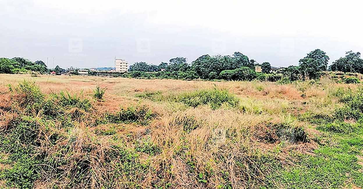 മുട്ടം പോളിടെക്നിക് കോളജ് ഗ്രൗണ്ട് നന്നാക്കില്ല, അതിന് അനുവദിക്കുകയുമില്ല