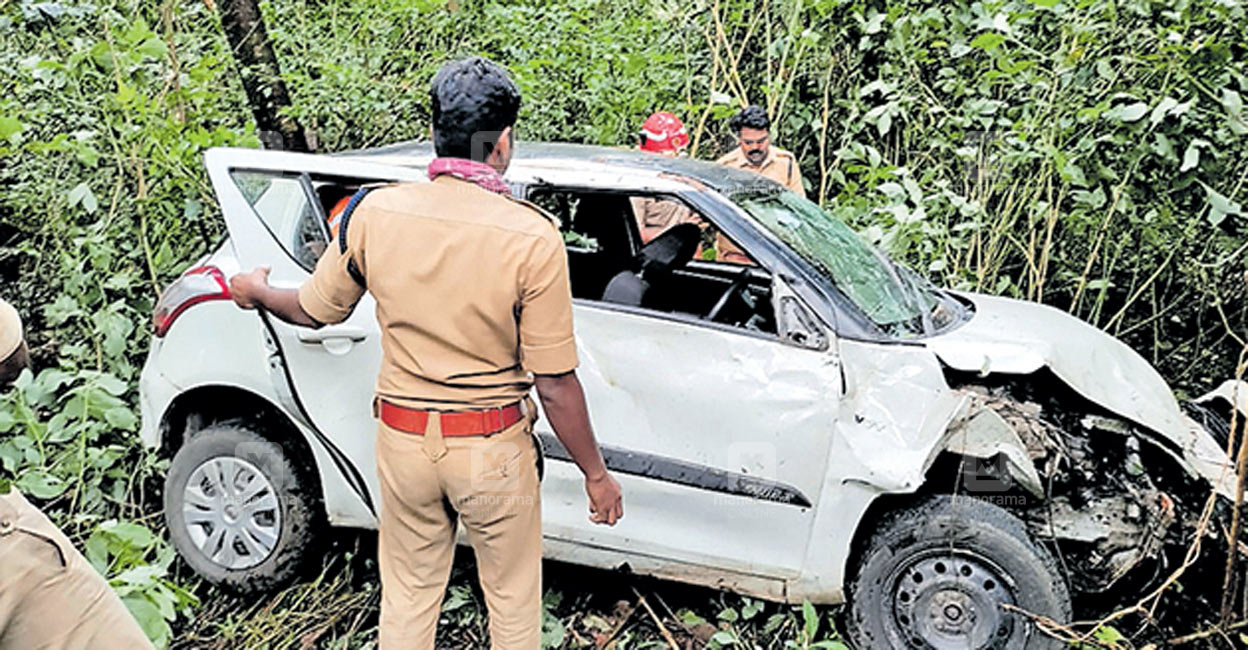 മൂന്നാറിൽ 2 അപകടം സഞ്ചാരികളുടെ കാർ കൊക്കയിൽ വീണു