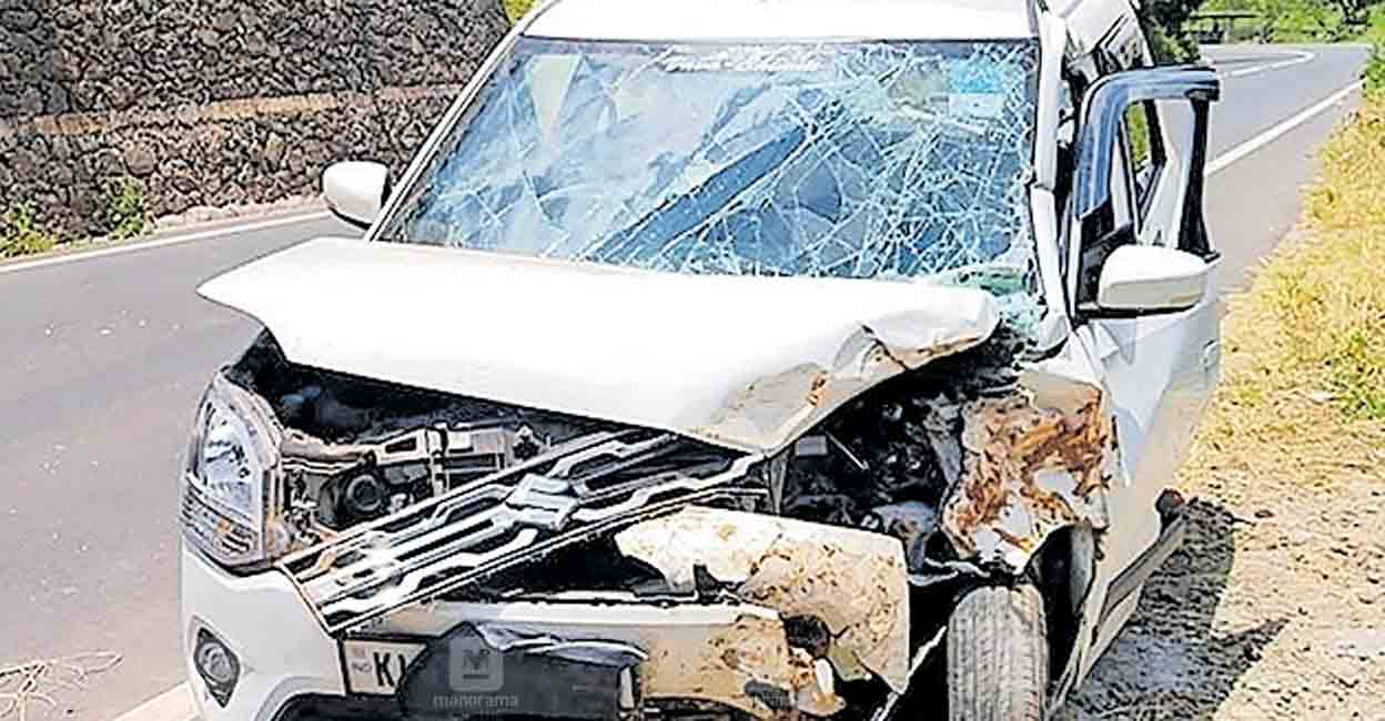 നിയന്ത്രണം നഷ്ടപ്പെട്ട കാർ തിട്ടയിലിടിച്ചു മറിഞ്ഞു