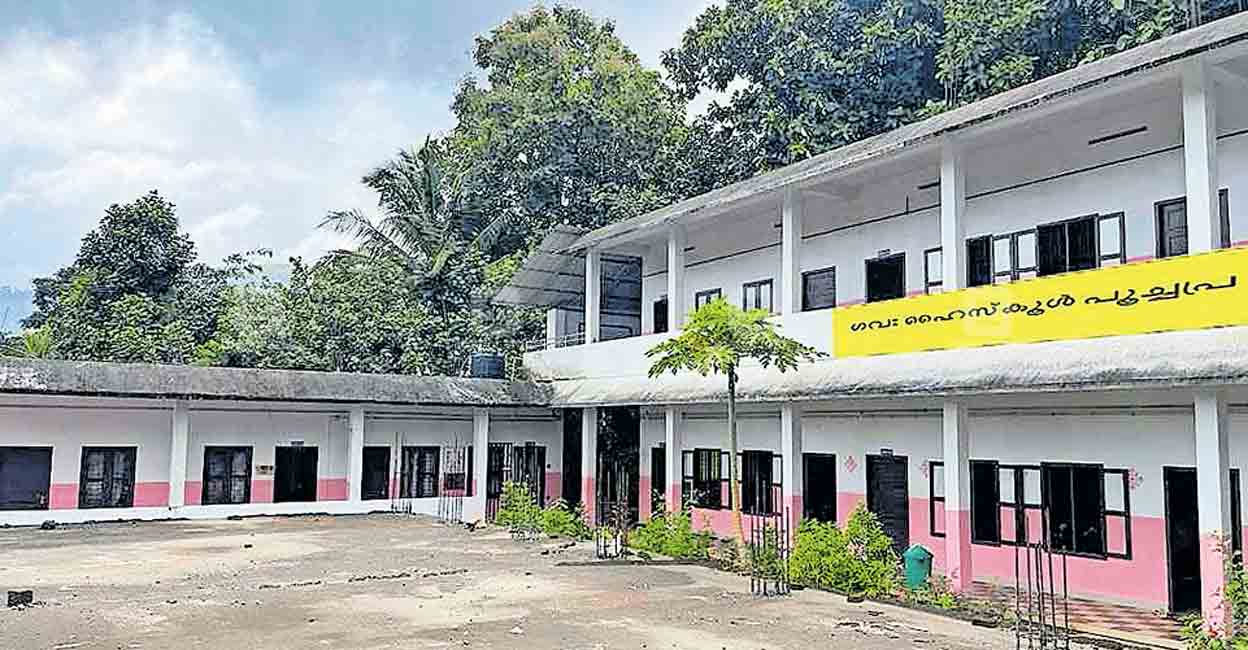 അടിസ്ഥാന സൗകര്യങ്ങളില്ലാതെ മൂന്നാറിലെ തോട്ടം മേഖലകളിലെ സ്കൂളുക ...