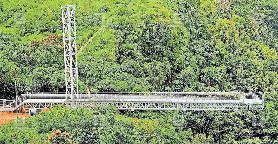 സുരക്ഷയുടെ പേരിൽ അടച്ച വാഗമൺ ചില്ലുപാലം എന്നു തുറക്കും?; അട‌ച്ചത് മേയ് ...