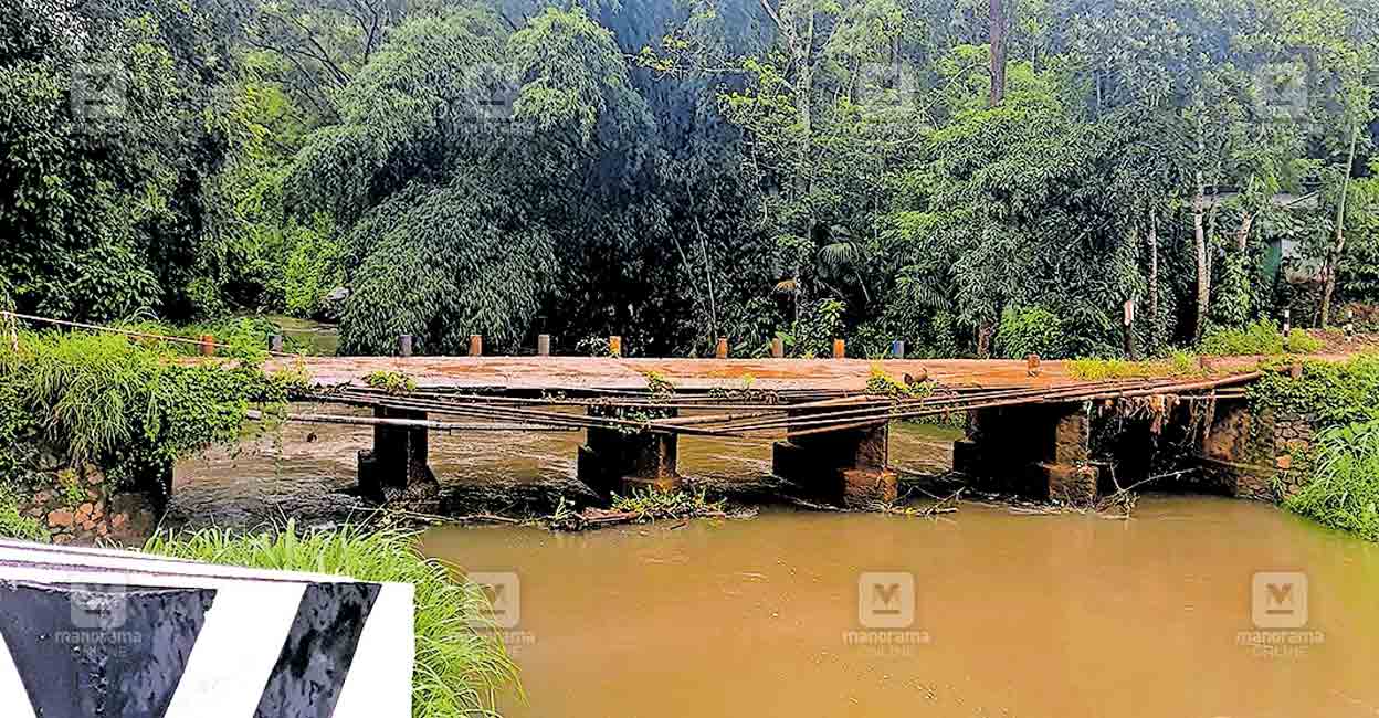 വാർധക്യത്തിൽ വടികുത്തി; ഇല്ലിപ്പാലം ചപ്പാത്ത് ഇനിയും വീഴാത്ത പാലമേ ...