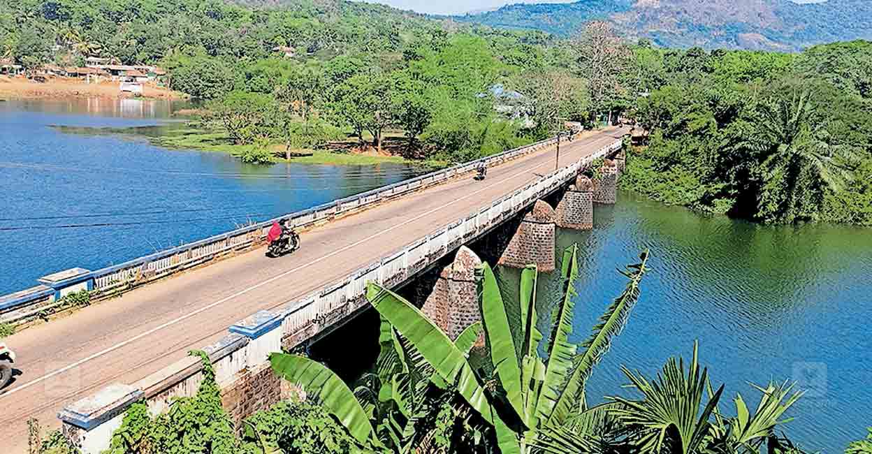 കാഞ്ഞാർ പാലത്തിന് സമാന്തരമായി നടപ്പാലം വരുന്നു; നിർമാണത്തിന് 3.61 കോടി ...