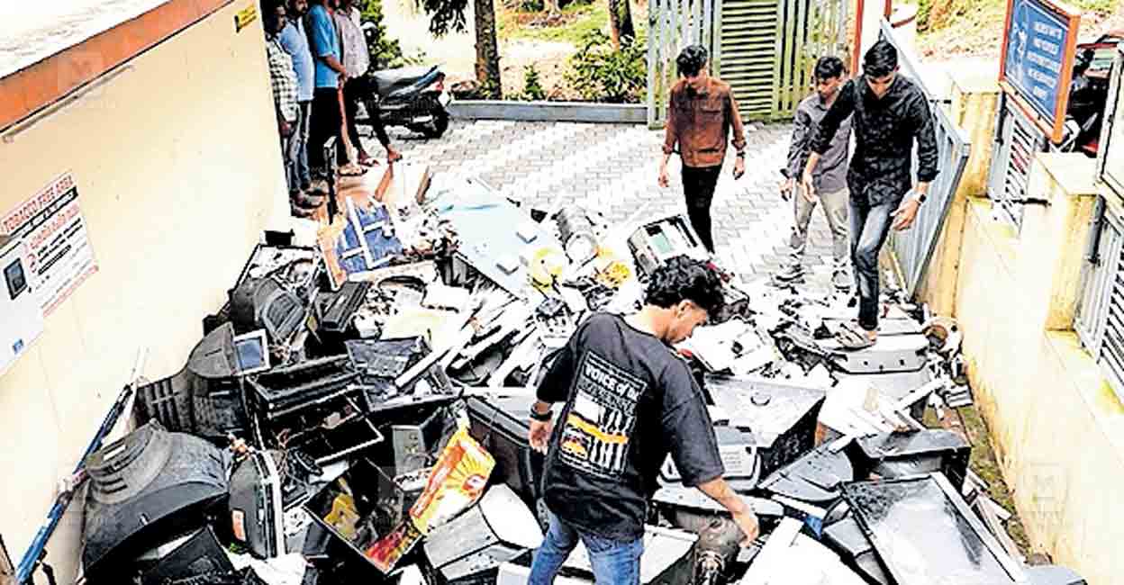 ഇ–വേസ്റ്റ് ശേഖരിച്ച് ഓണക്കിറ്റ് വിതരണം | E-waste collection | Onam kits ...