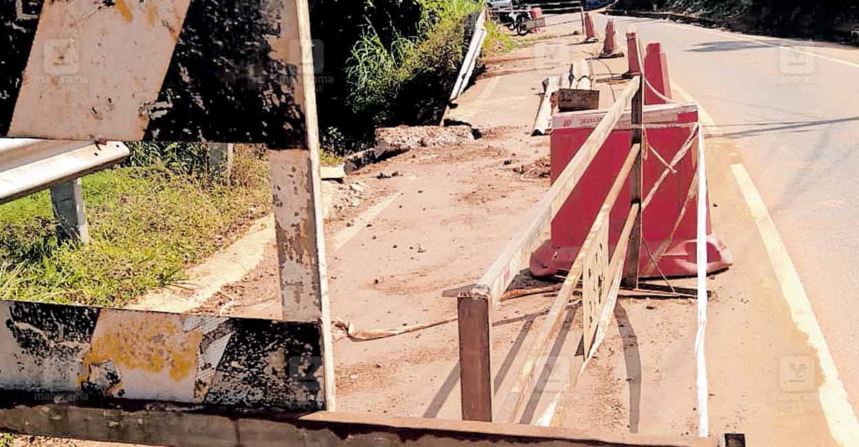 റോഡ് ഇടിഞ്ഞുതാഴ്ന്നു; റിബൺ കെട്ടി സംരക്ഷണം! | Rajakkad | Chemmannar-Gap ...