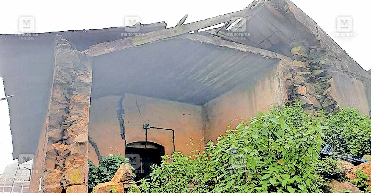 ബോ‍ഡിമെട്ടിലെ കസ്റ്റംസ് ഹൗസ് വിസ്മൃതിയിലേക്ക് | Pooppara | Bodimettu ...