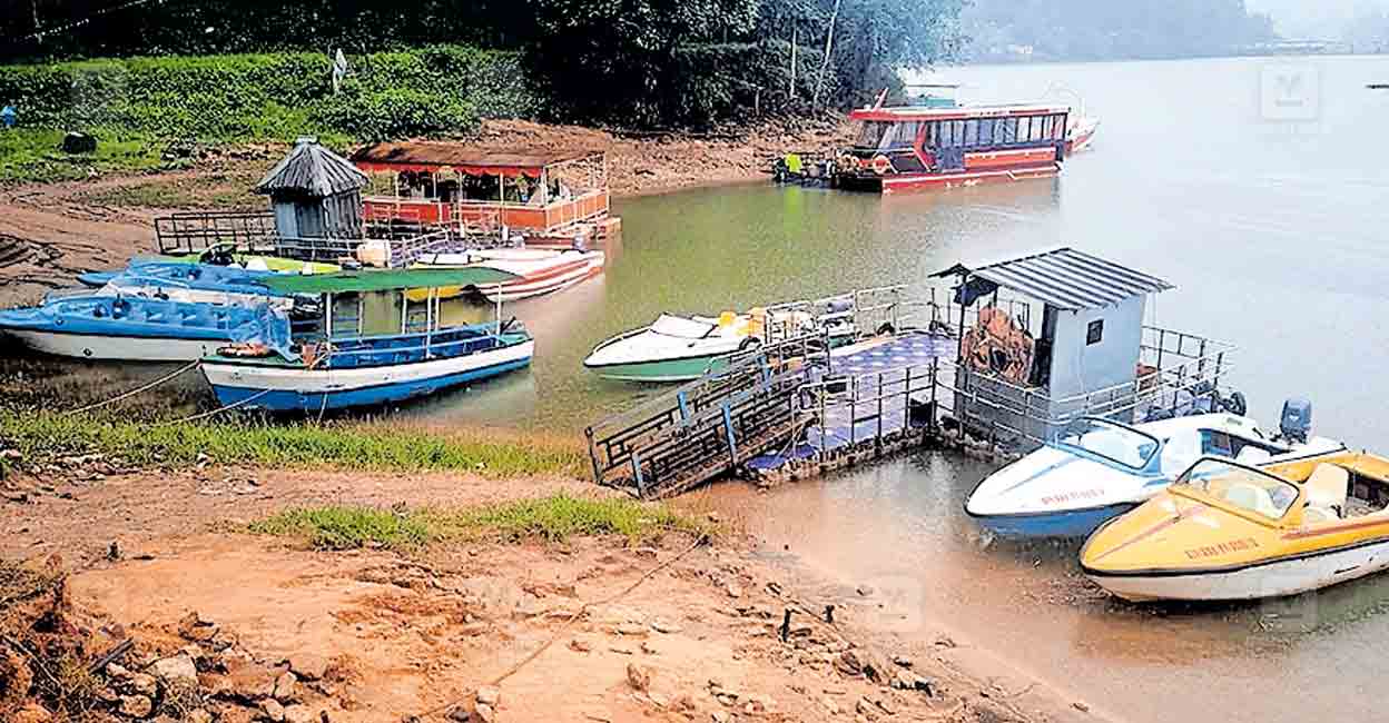മഴ ചതിച്ചാശാനേ: അവധിക്ക് മൂന്നാറിൽ പോയവർക്ക് നിരാശ; ബോട്ടിങ് ഉ ...