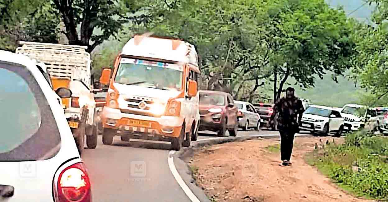 മറയൂർ – ഉദുമൽപേട്ട സംസ്ഥാനപാത: 25 കിലോമീറ്റർ കടക്കാൻ 5 മണിക്കൂ ...
