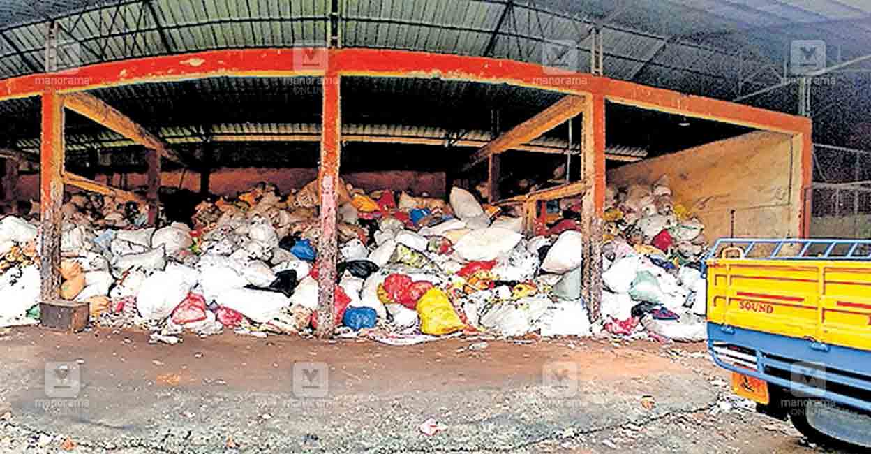അജൈവമാലിന്യ സംസ്കരണം: സർക്കാർ ഏജൻസിയുടെ കരാർ ഉപേക്ഷിച്ച് സ്വകാര്യ ...