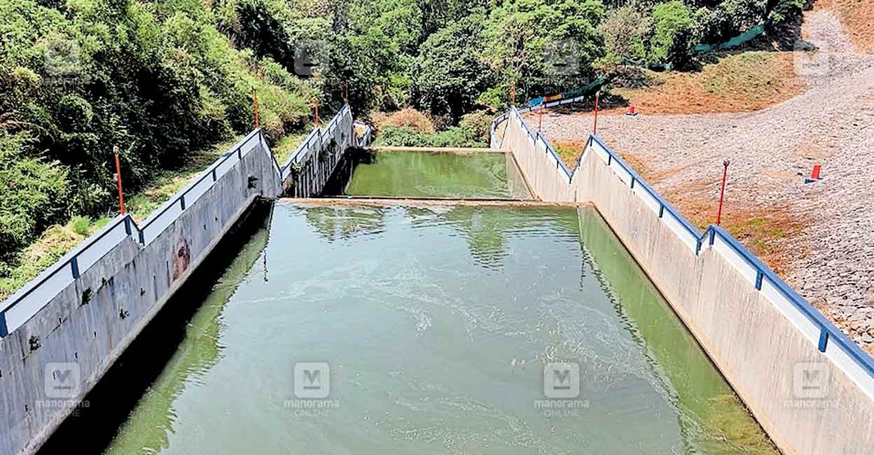 ആനയിറങ്കൽ അണക്കെട്ടിൽ നിന്ന് പന്നിയാർ പുഴയിലേക്കു വെള്ളം തുറന്നുവിട്ടു ...