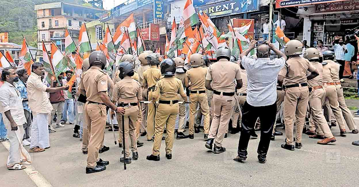 യൂത്ത് കോൺഗ്രസ് മാർച്ചിൽ സംഘർഷം | Kerala Road Construction Protest ...