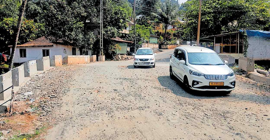 നാൽപതേക്കറിൽ യാത്രാദുരിതം: കലുങ്ക് പുനർനിർമിച്ചു; എന്ന് ടാർ ചെയ്യും ...