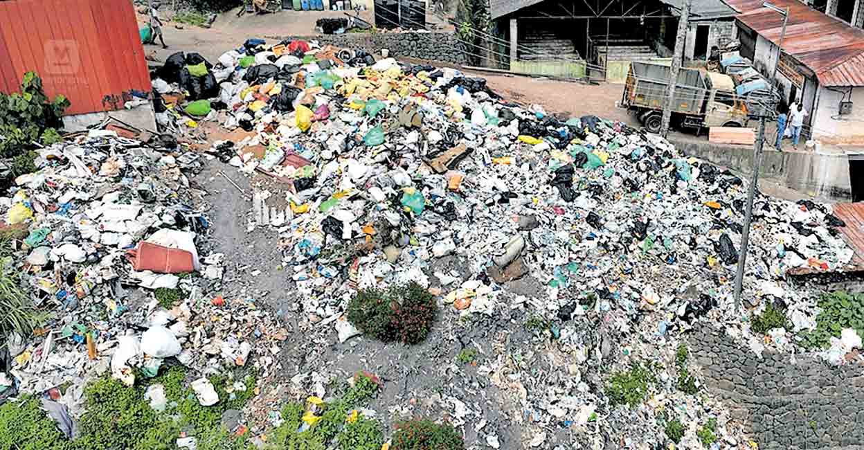 മാലിന്യസംസ്കരണം വെല്ലുവിളി; മാലിന്യം നീക്കാൻ നടപടിയുമായി കുമളി ...