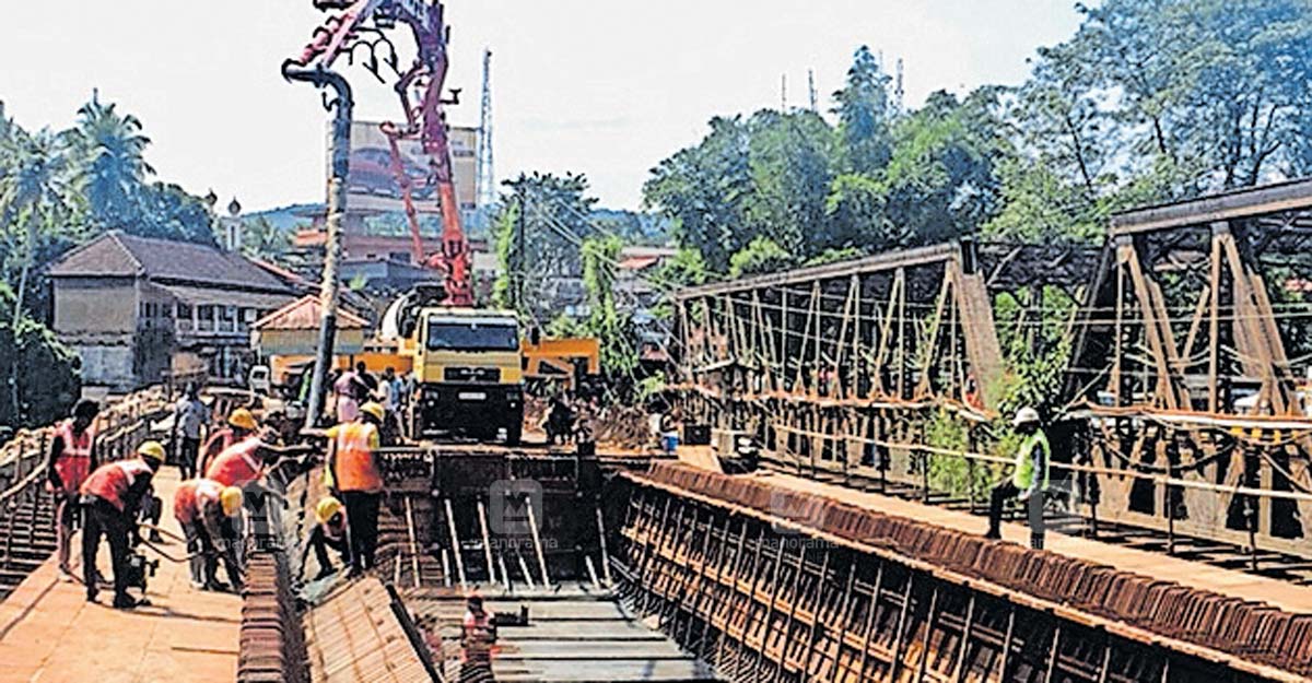 ഇരിട്ടി പാലം; അവസാന സ്പാനിന്റെ ഒന്നാം ഘട്ട വാർപ്പു പൂർത്തിയായി
