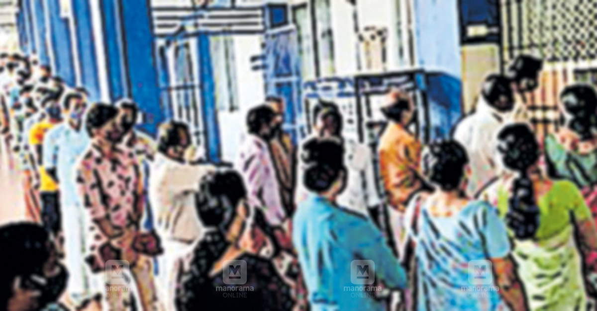 ഇരിട്ടി താലൂക്ക് ആശുപത്രി; ടോക്കൺ വിതരണത്തിന് ഒരു ജീവനക്കാരി; രോഗിക ...