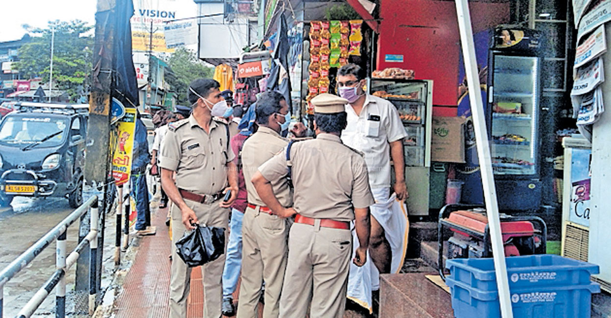 കോവിഡ് പ്രതിരോധം : ഇരിട്ടിയിൽ പൊലീസ് – ആരോഗ്യ വകുപ്പ് പരിശോധന ശക്തമാക്കി