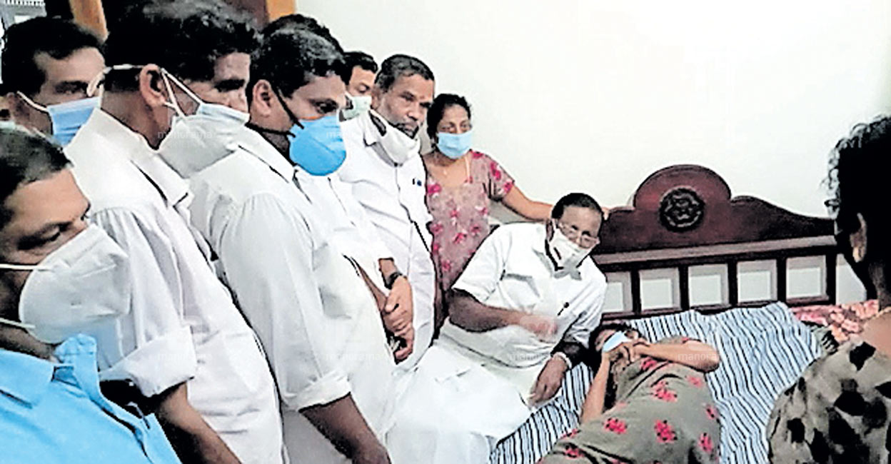 രാജ്മോഹൻ ഉണ്ണിത്താൻ എംപി സുനിഷയുടെ വീട് സന്ദർശിച്ചു