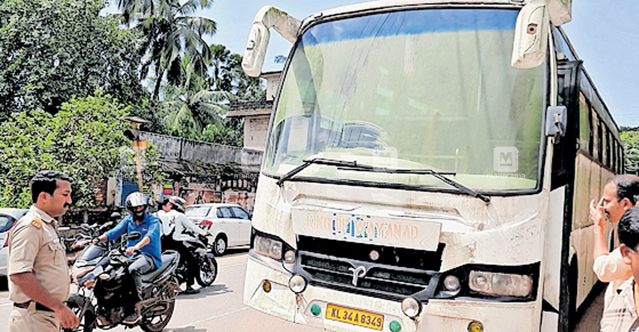 ഇരിട്ടിയിൽ മതിയായ രേഖകൾ ഇല്ലാതെ നിരത്തിൽ ഇറക്കിയ ടൂറിസ്റ്റ് ബസ് ...