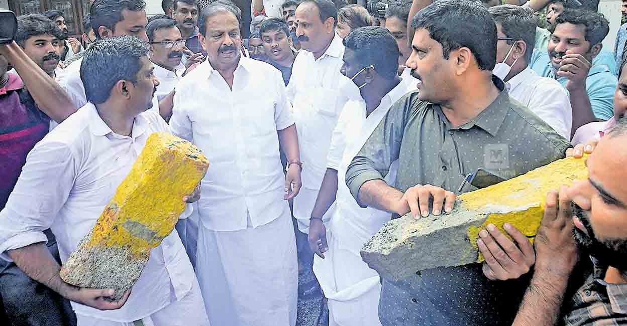 സിൽവർ ലൈൻ സർവേക്ക് കല്ലിടൽ; സംഘർഷ ഭൂമിയായി ചാല | Silver Line Corridor ...