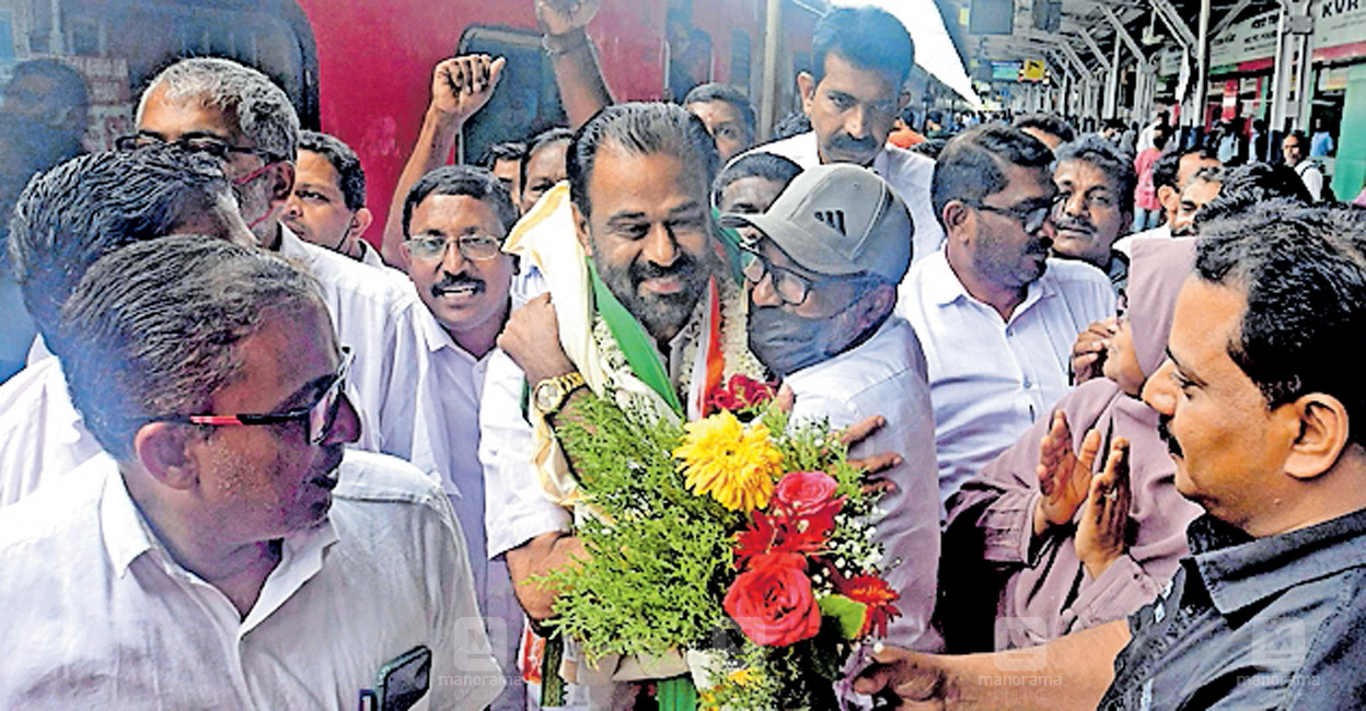 സംസ്ഥാനത്തെ മികച്ച മേയർ; ടി.ഒ.മോഹനന് സ്വീകരണം നൽകി