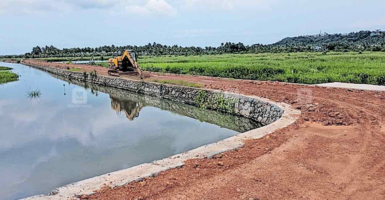 ഏഴോം കൈപ്പാട് ബണ്ട് റോഡ് നിർമാണം അന്തിമ ഘട്ടത്തിൽ